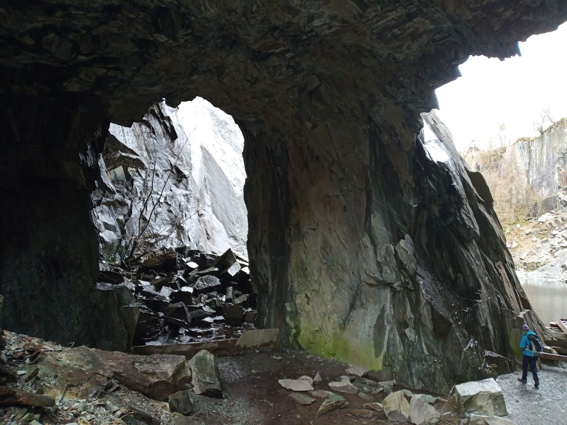 Hodge Close Quarry Guide - How To Get To The Bottom Of 'Skull Cave' 💀 ...